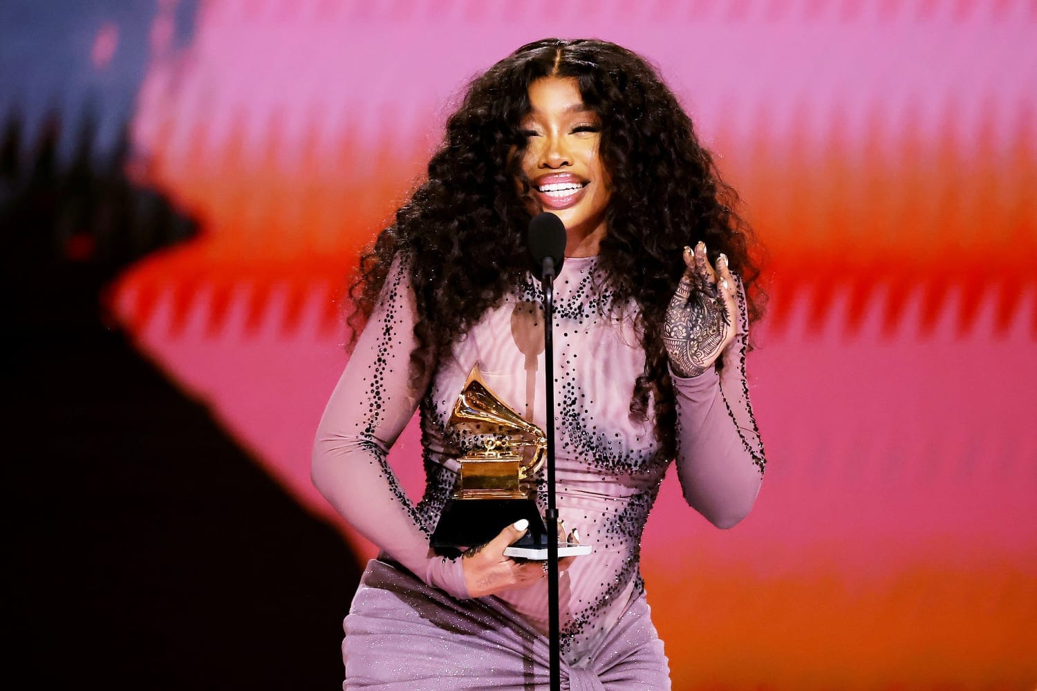 SZA’s Car Collection: Humble But Expen$ive | VIPFortunes